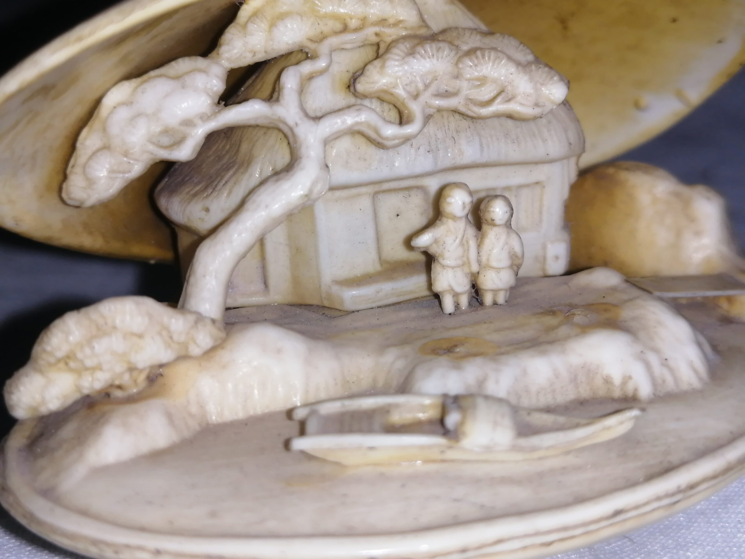 Vintage Hand-Carved Japanese Clam Shell Diorama Village Scene Miniature ...